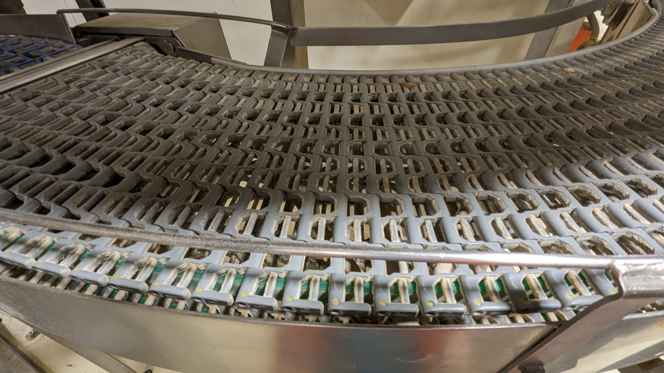 How to Effectively Clean a Food-Grade Conveyor Belt